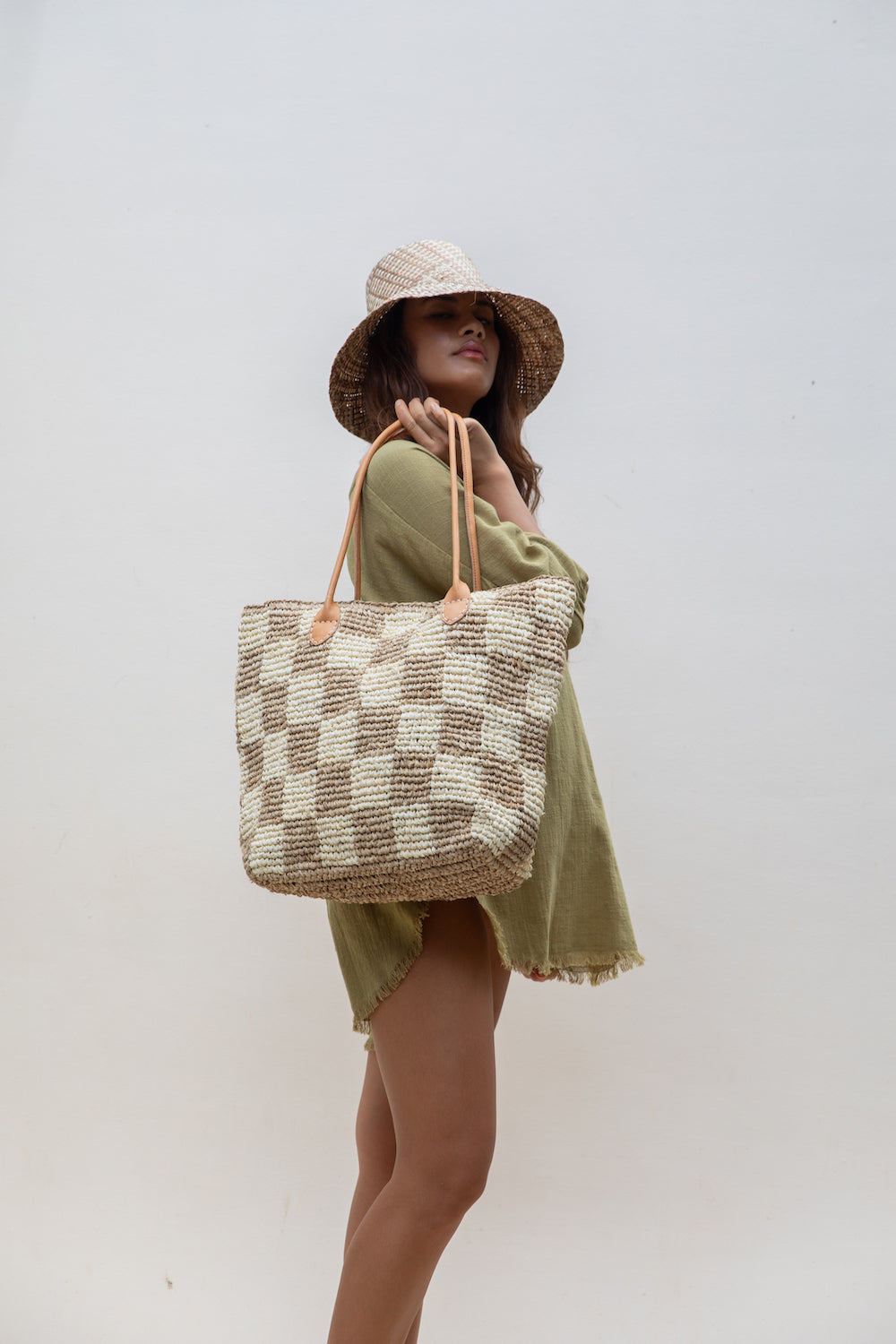 RAFFIA CHECKER BEACH BAG – Gillia Clothing